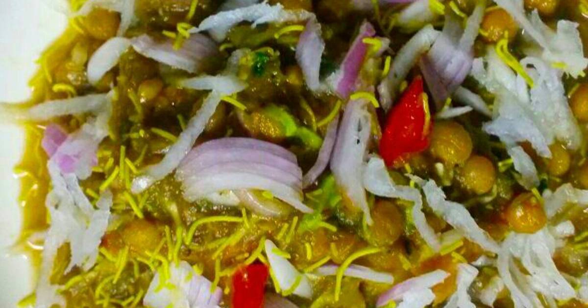 Samosa Chat Recipe by Angel Mehta - Cookpad