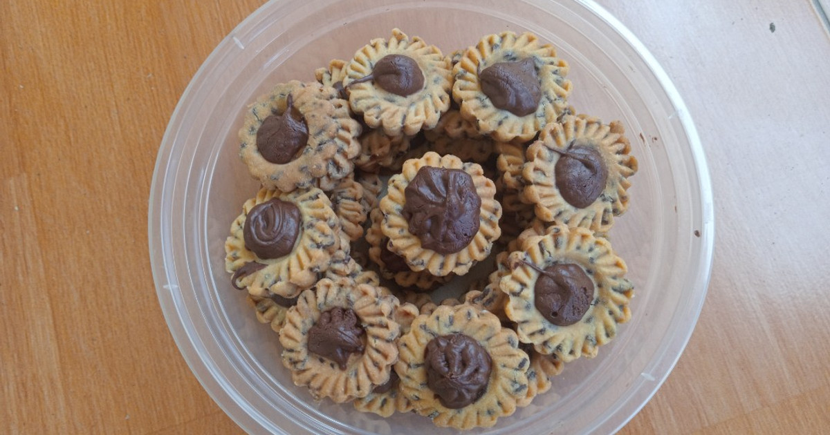 Resep Nutella Cookies Kw/Thumbprint Coklat oleh Yulia Dewi - Cookpad
