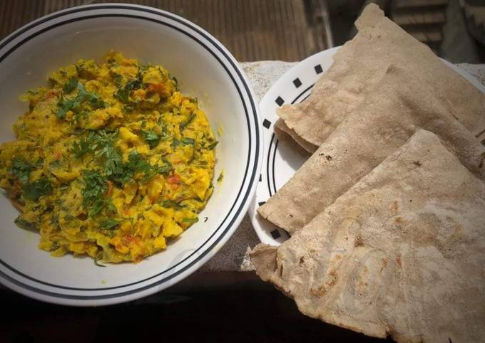 Spring Onion Zunka with jowar bhakri Recipe by Asifa Kouser - Cookpad
