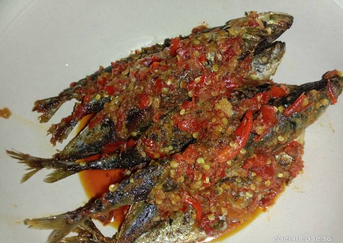 Resep Balado kembung layang Idola suami oleh Nenx Aryha Ardilla - Cookpad