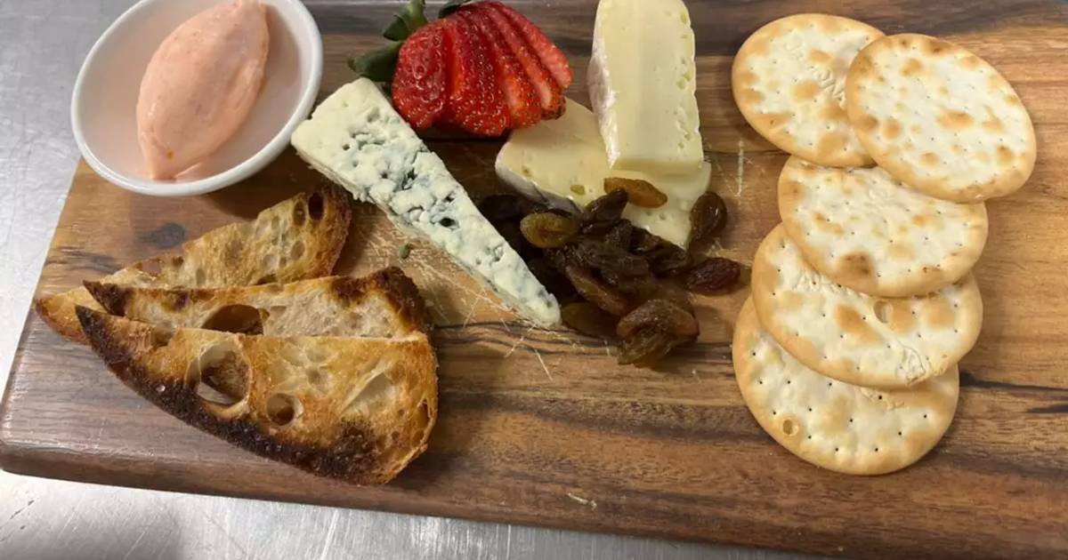 Mini Cheese Platter Recipe by House hunters kitchen - Cookpad