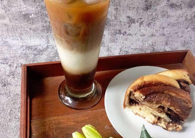 Resep Es Kopi Gula Aren oleh Mba’Oppie_Kitchen - Cookpad