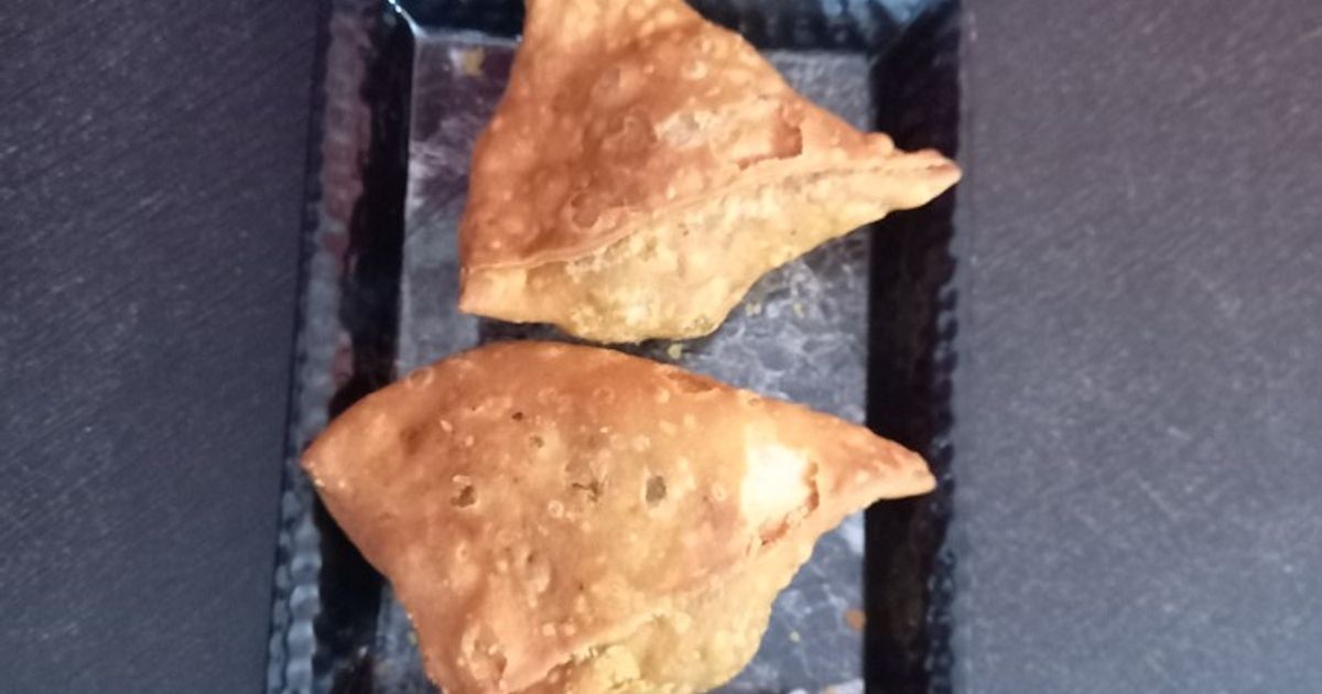 प्याज आलू का समोसा (Pyaz Aalu Samosa Recipe In Hindi) रेसिपी बनाने की ...
