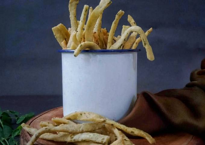 Resep Stik Bawang Daun Kelor oleh imaimey_ - Cookpad