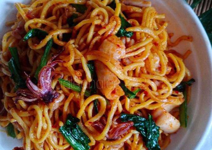 Resipi Mee Goreng legend "Ibu Tercinta" oleh Q'leenalee's Kitchen - Cookpad