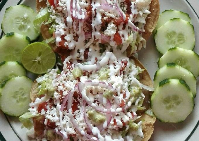 Tostadas de frijol Receta de Hanna Hurtado ⭐- Cookpad