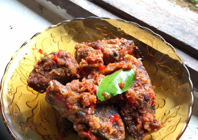 Resep Balado Ikan Tuna oleh Dheary Wanodya - Cookpad