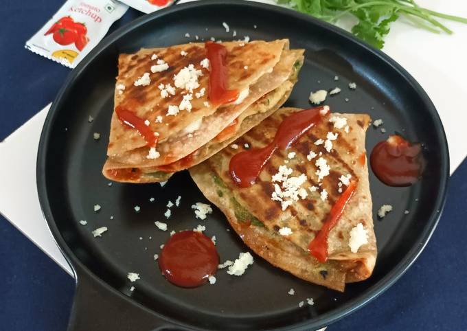 Aloo paratha wrap Recipe by Purvi Modi - Cookpad