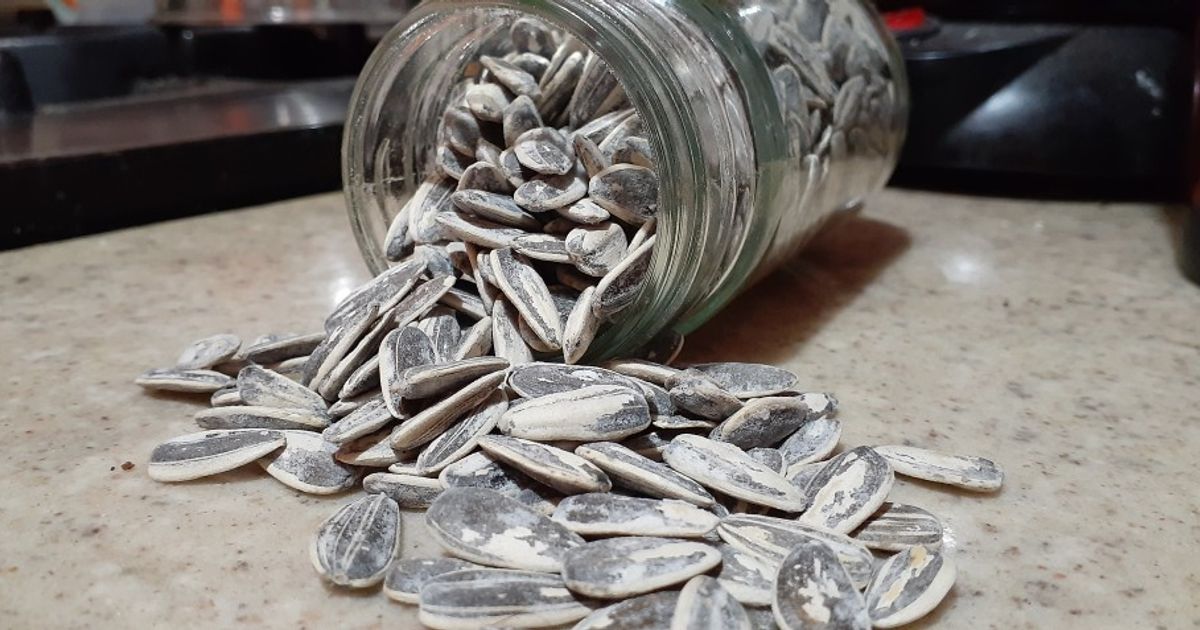 "Pipas" Caseras (Semillas De Girasol Saladas) Receta de Valeria Páez