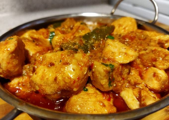 Easy chicken karahi Recipe by Sarvat Hanif - Cookpad