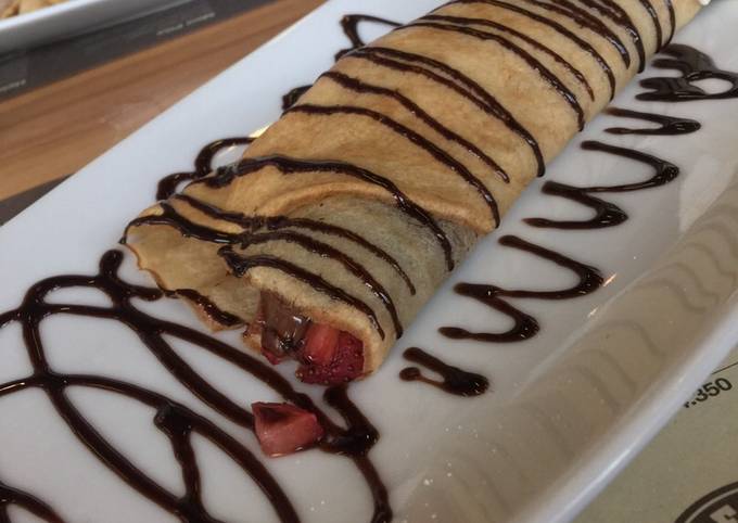 Panqueques rellenos de Nutella y frutilla Receta de Ronie Maguire - Cookpad