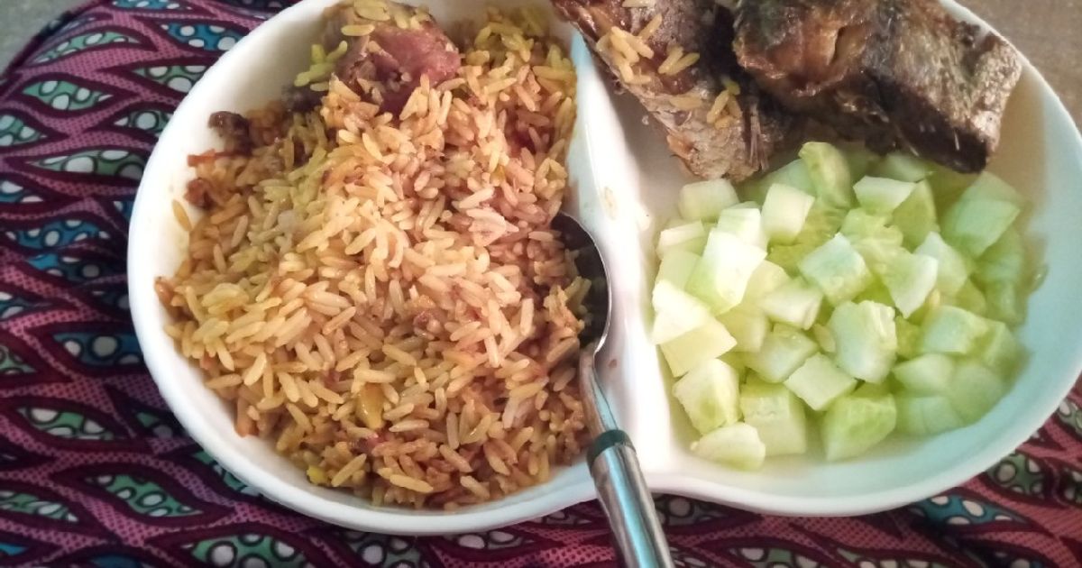 Jallof Rice And Fried Fish Recipe by Asmau Sabo Mrs - Cookpad