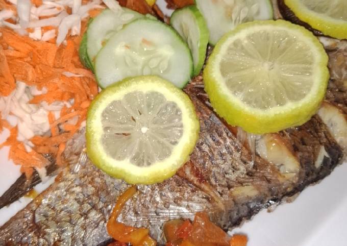 Gashshen kifi dakayan lambu girki daga Mom Nash Kitchen - Cookpad