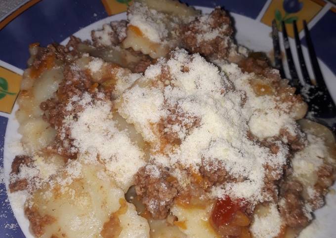 Ravioles con tuco y queso Receta de Eduardo Lorenzi- Cookpad