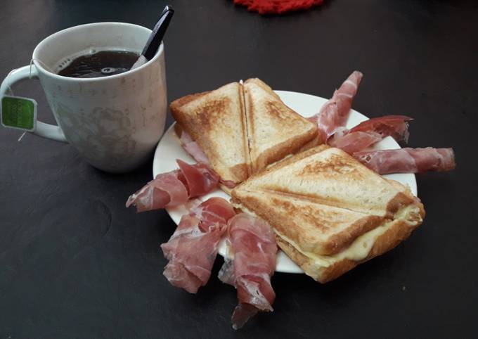 Tostados y café Receta de Edgardo Perez- Cookpad