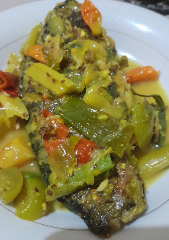 Resep Ikan Mas Pesmol Tanpa Minyak oleh Emyzubir - Cookpad