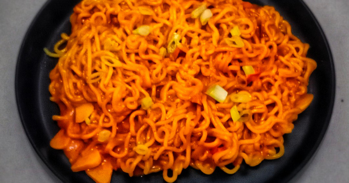 Resep # 127 : Indomie Spicy Garlic Cheese oleh ~ Nina Mayasari ~ - Cookpad