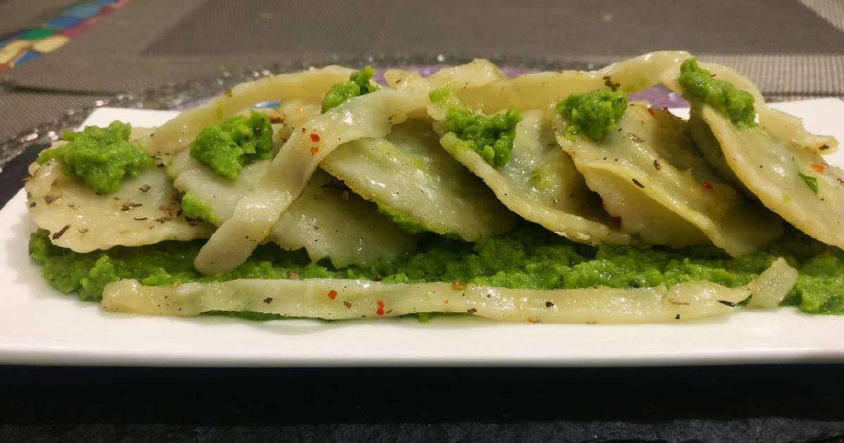 Spinich, paneer,stuffed ravioli in Green peas creamy sauce Recipe by ...