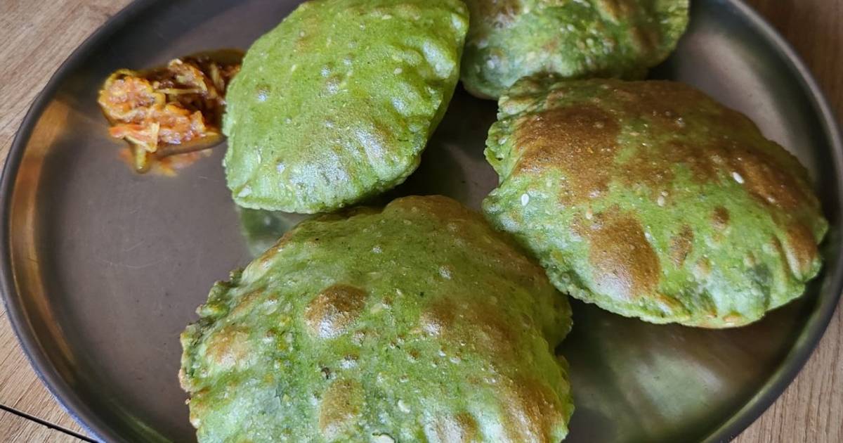 Palak Puri Recipe by Pragati Hakim - Cookpad