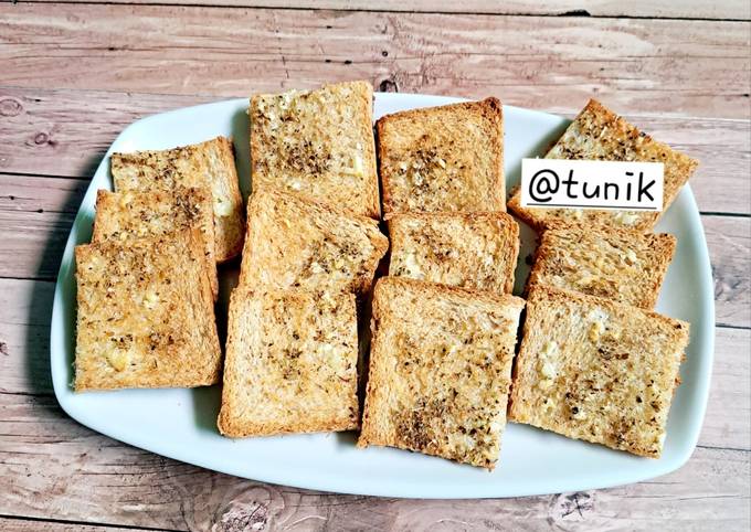 Resep Garlic Bread Roti Tawar Simple oleh tunik 🍀 - Cookpad