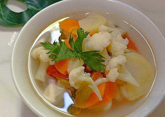Resep Sop Kembang Kol Kentang Wortel oleh Imas Widowati - Cookpad