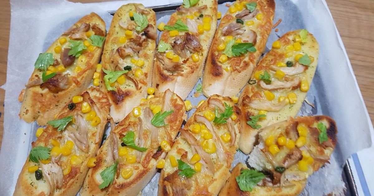 Garlic Bread Eazza Pezza! Recipe by Umluq Mohamed - Cookpad