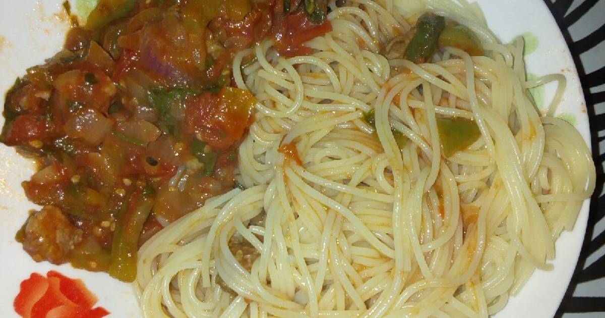 Spaghetti with beef stew Recipe by Wanjiku Shikuw340 - Cookpad