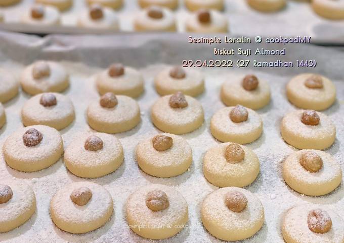 Resipi Biskut Suji Almond (Hazelnut on top) oleh Sesimple Loralin - Cookpad