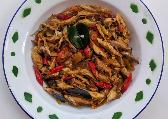 Resep Ikan Pindang Suwir Pedas Manis oleh Nyak Haikal - Cookpad