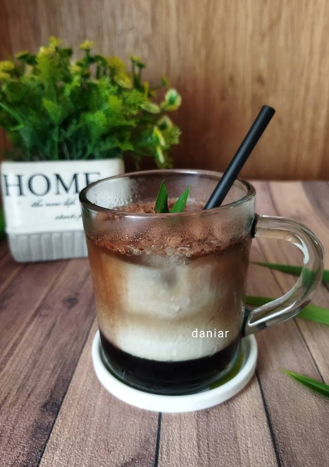 Resep Es Kopi Susu Gula Aren oleh Daniar - Cookpad