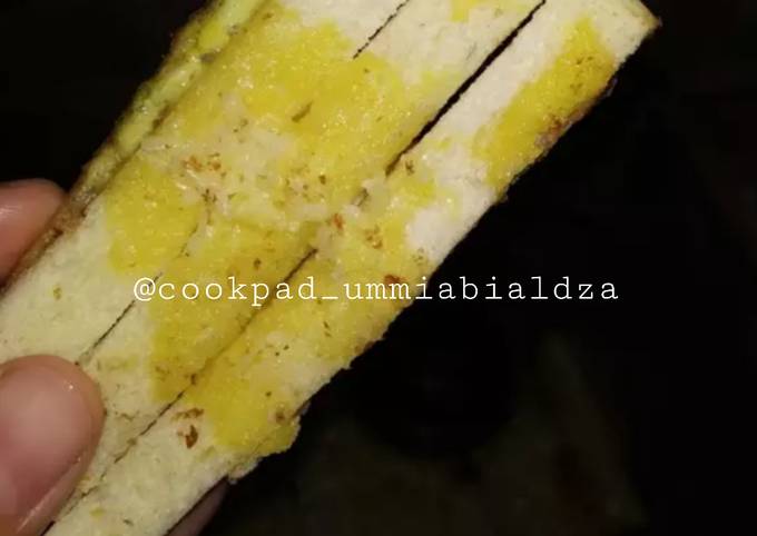 Resep Crispy stik roti oleh UmmiAldza - Cookpad