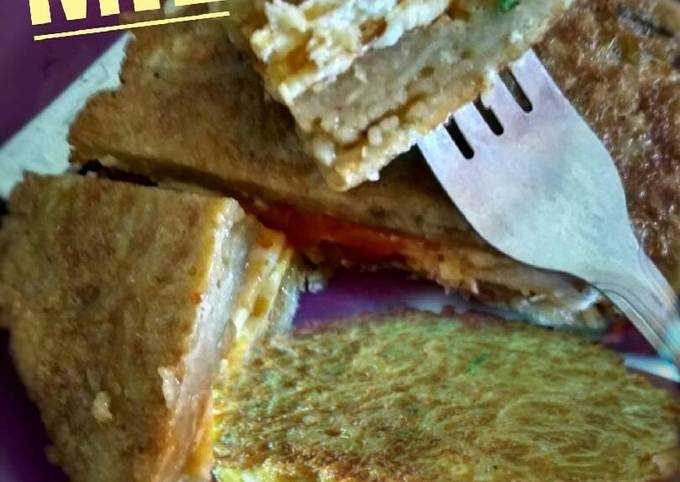 Resep Burger Mie (5 bahan) 🍔🍔 oleh Dapur_BundaAZKA - Cookpad