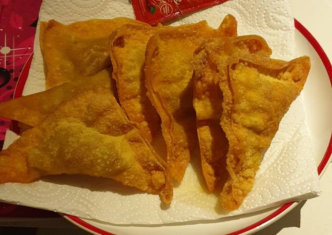 Resep Pangsit goreng isi sosis oleh Dewiii - Cookpad