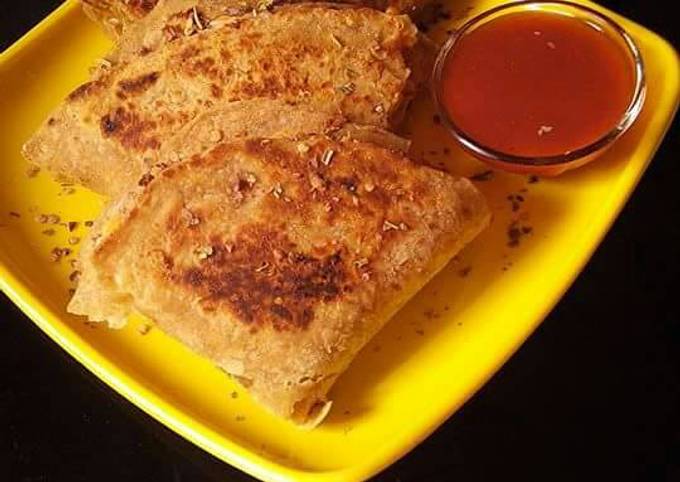 Triangle Roti Pizza Recipe by Saba Firoz Shaikh - Cookpad