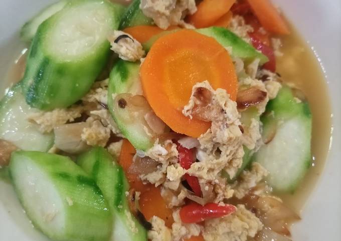 Resep Tumis oyong wortel telur oleh tommy wiriadi putra - Cookpad