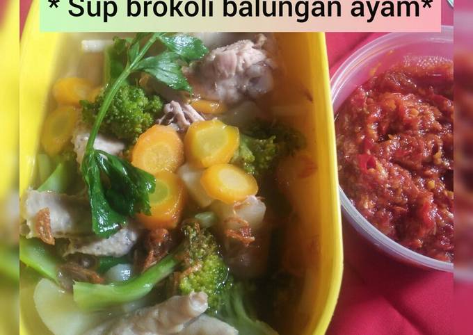 Resep *Sop brokoli balungan ayam* oleh ati dewanthi - Cookpad