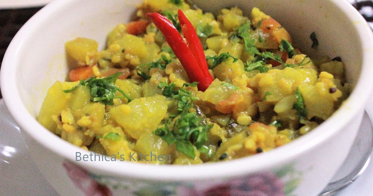 Lau Muger Dal Ghonto (Bottle Gourd Moong Dal Curry Bengali Style ...