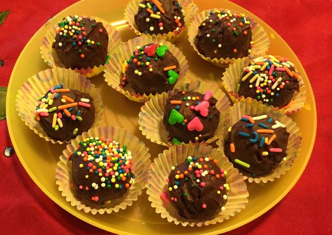 Chocolate coconut ladoo sweet Recipe by Rashmi Goyal - Cookpad