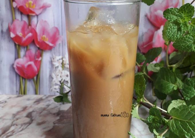 Resep Ice coffee latte oleh Mama fathan - Cookpad