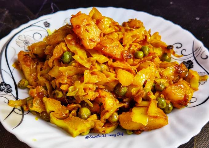 Cabbage aloo matar ki sabzi Recipe by Susmita Patnaik - Cookpad