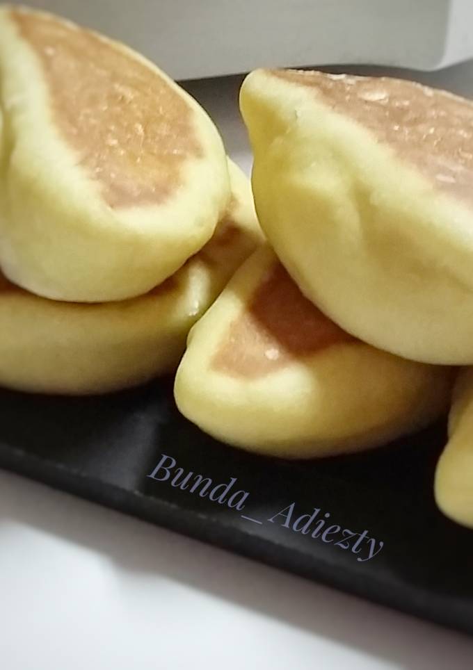 Resep Roti Isi Vla Custard (Tanpa Oven) oleh Bunda Adiezty - Cookpad