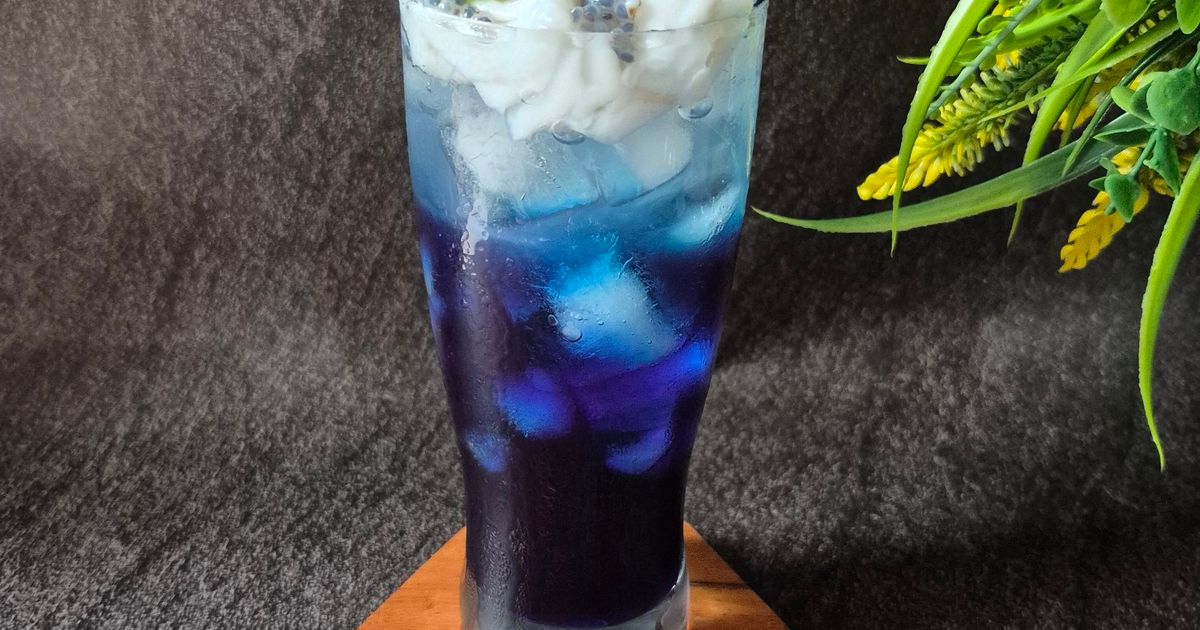 Resep Es Kelapa Muda Bunga Telang oleh Sari's Kitchen - Cookpad