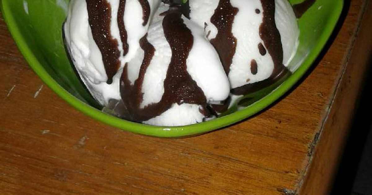 Resep Es Cream Siram Coklat Leleh oleh Mama Arkhan - Cookpad