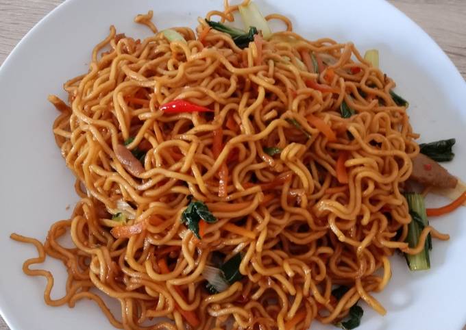 Resep Mie goreng pedas manis oleh Dewi Nurhasanah - Cookpad