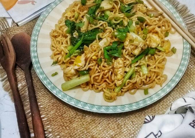 Resep Mie Goreng Telur oleh farida Sulthan 🇮🇩 (IG. Malika02782) - Cookpad
