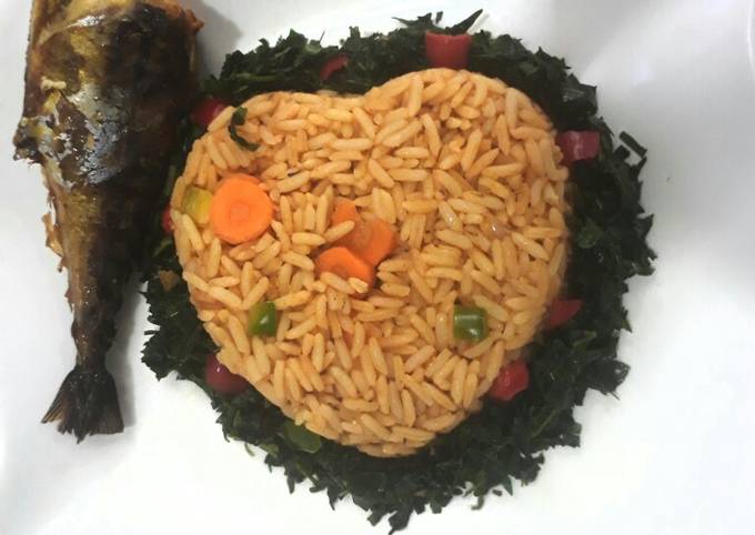 Jollof rice with vegetables and fried fish Recipe by Udoka Anyanwu ...