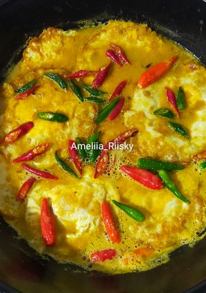 Resep Kari Telur Ceplok oleh Ameliia_Riisky - Cookpad