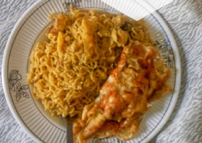 Indomie with egg Recipe by shaima'u minkaila Ilyasu - Cookpad