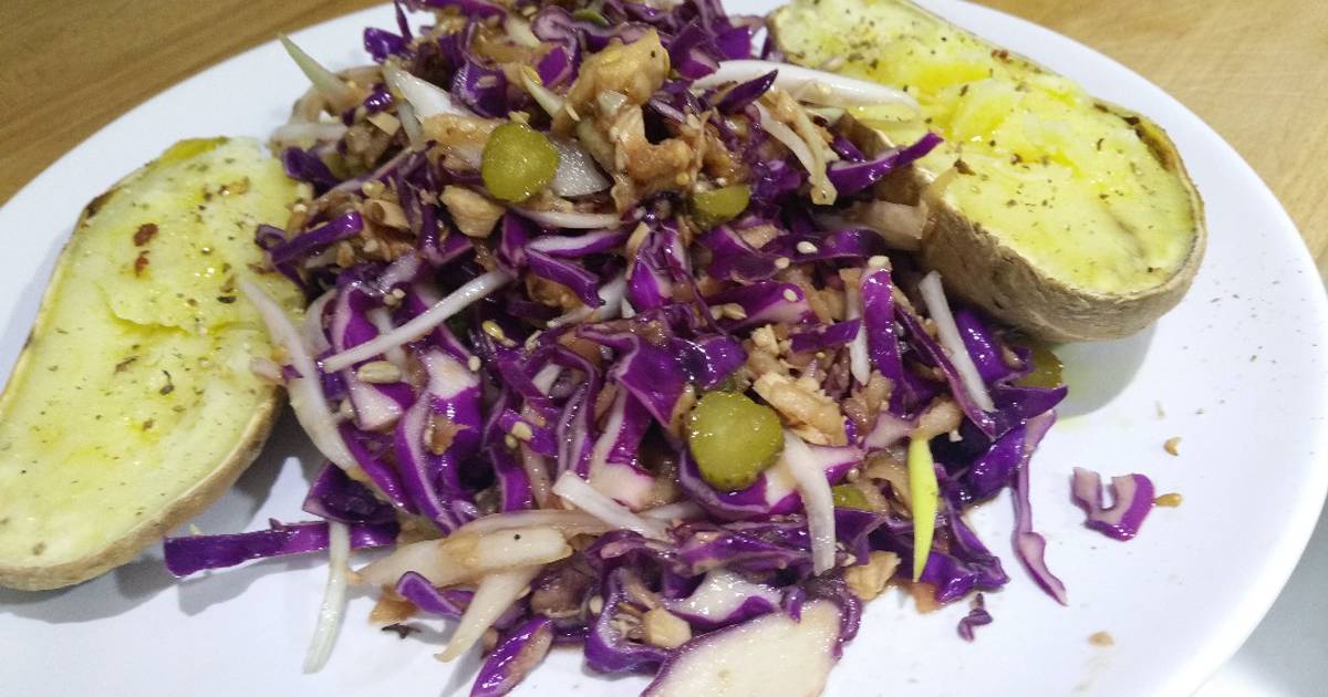 Ensalada de col lombarda con atún, pepinillos y salsa agridulce Receta ...