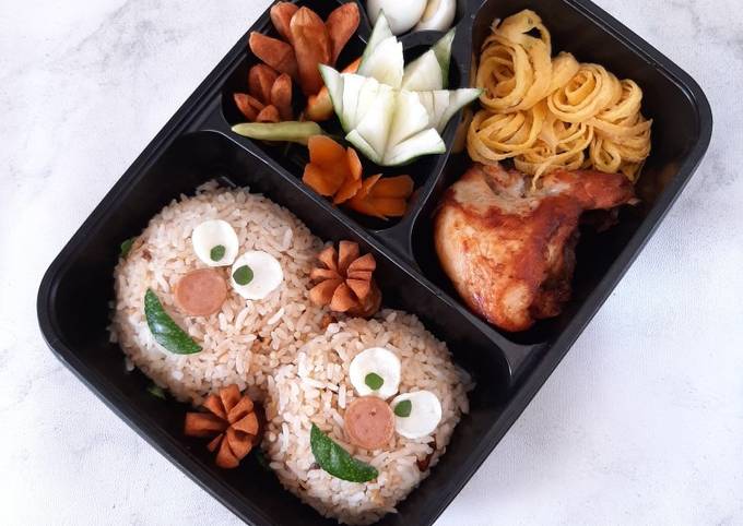 Resep Bento Nasi Goreng simpel oleh Naila Rizqa - Cookpad